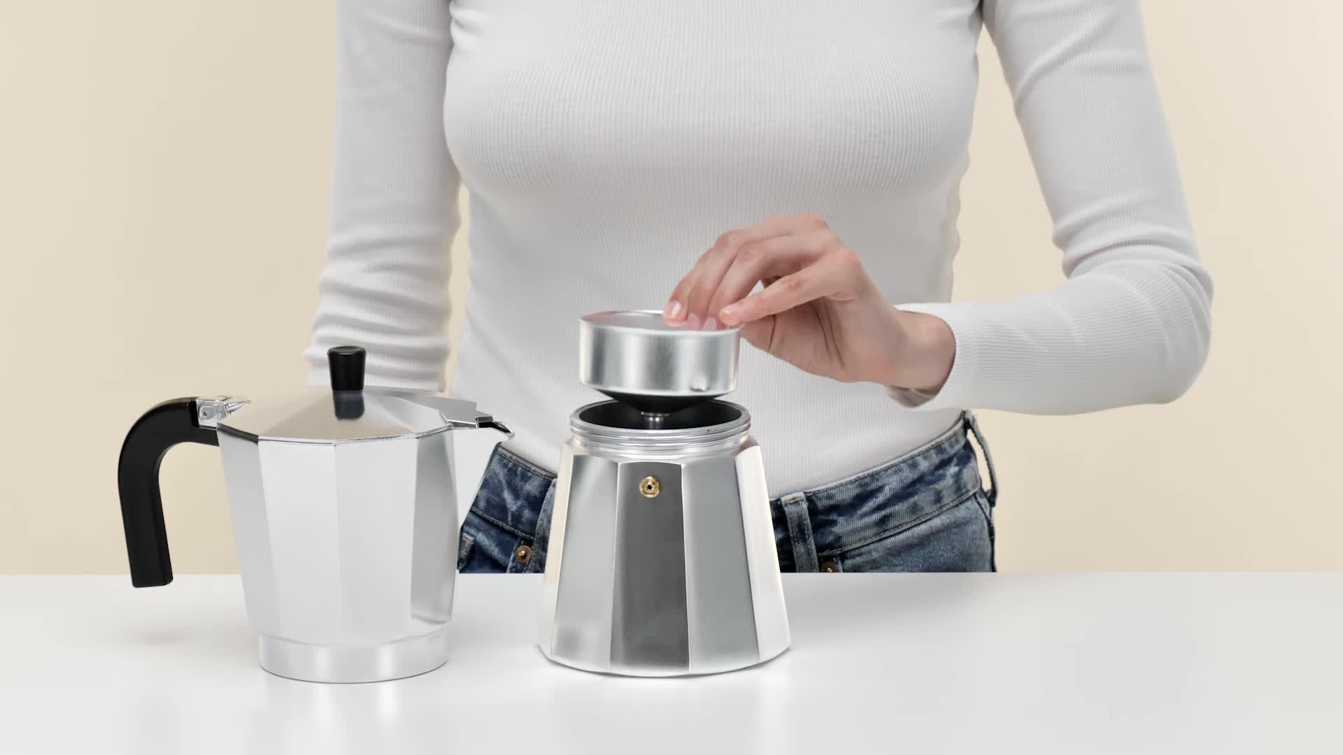 Descubre las mejores cafeteras para inducción en Carrefour: disfruta del mejor café en casa