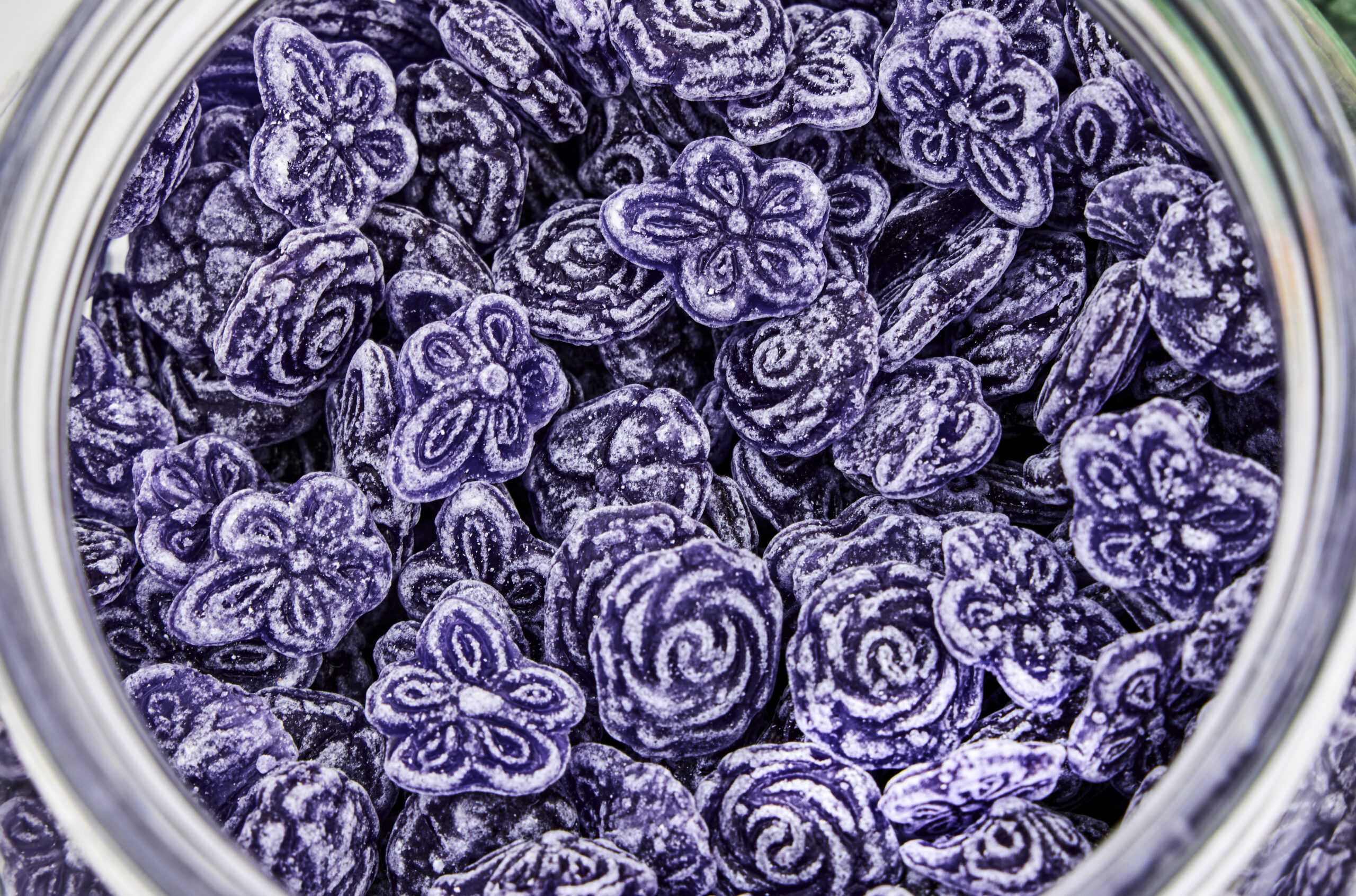 Caramelos de violeta en Madrid: Dulzura y tradición a tu alcance