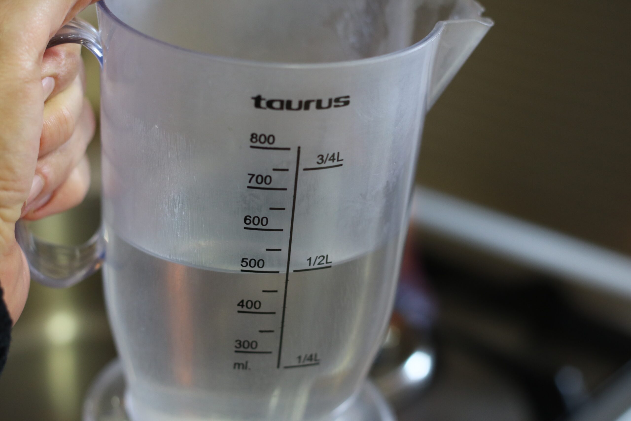 Descubre ahora mismo cuánto es medio litro de agua y mantén tu ...