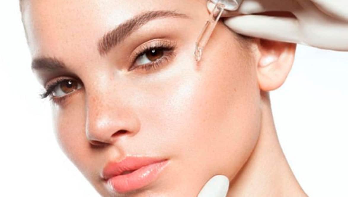 Descubre el secreto para una piel radiante: ¡Cómo aplicar serum facial!
