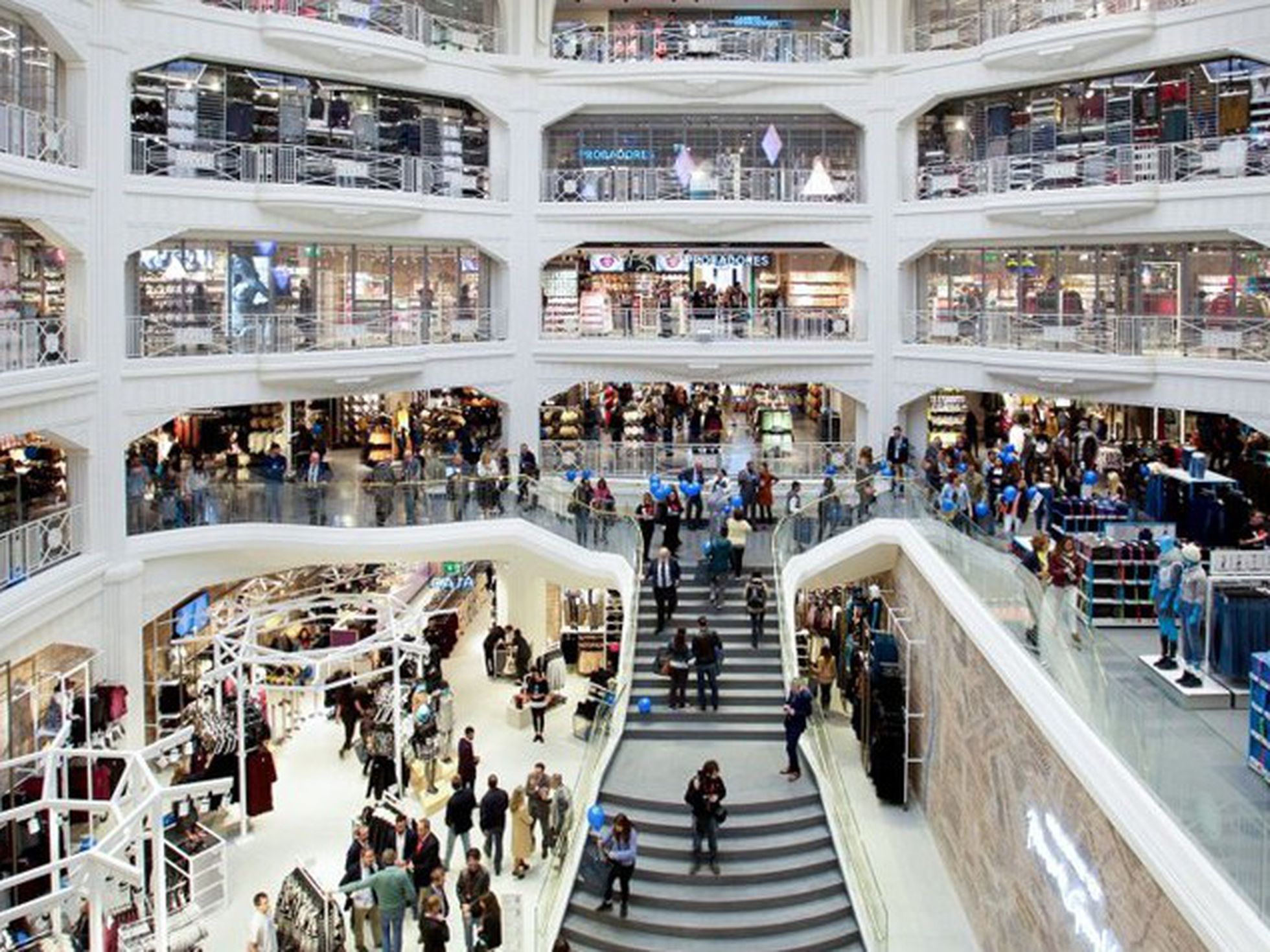 ¡Descubre la mejor tienda en Gran Vía para renovar tu estilo!